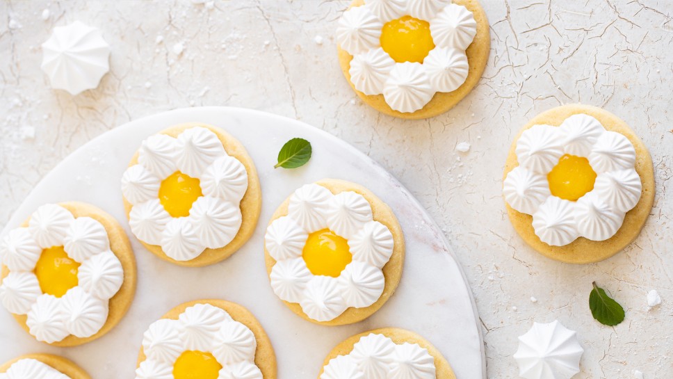 Masleni piškoti z meringo in limonino kremo