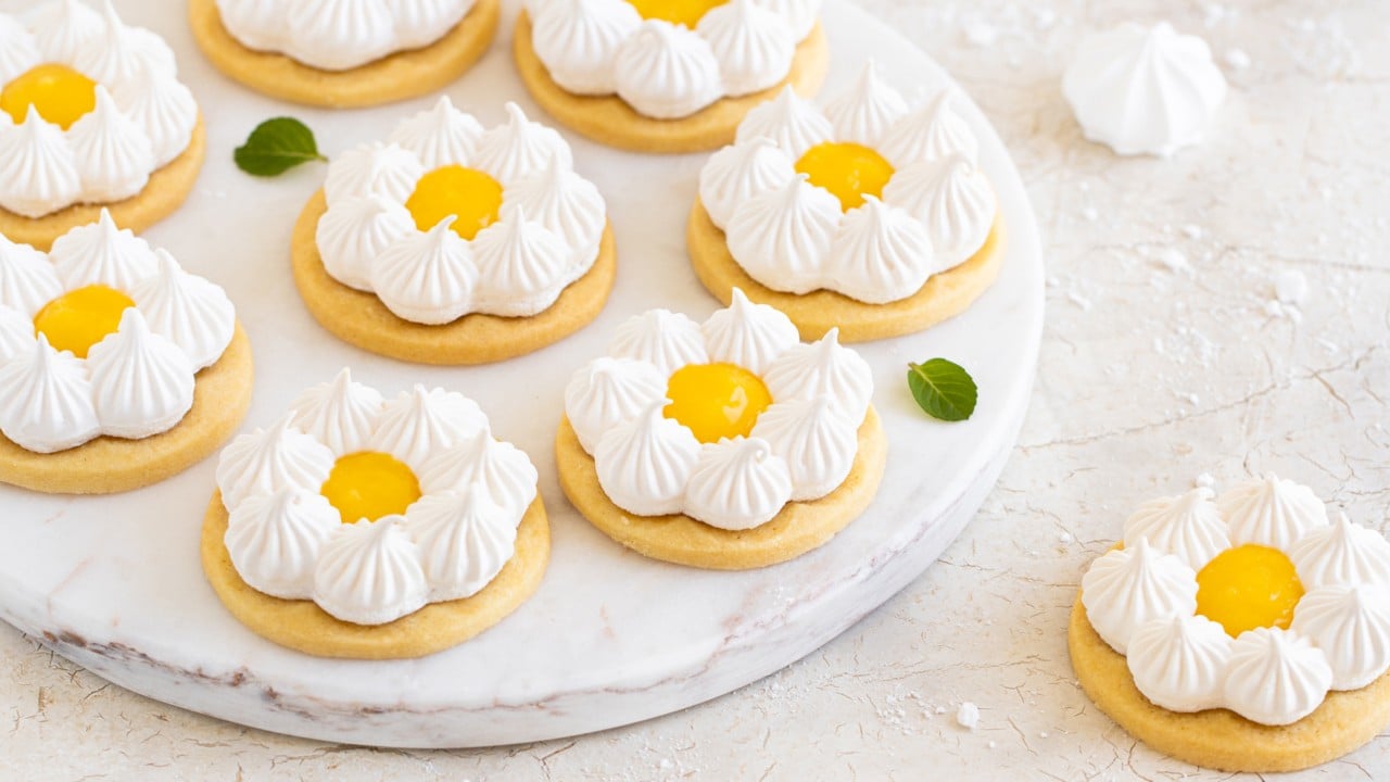 Masleni piškoti z meringo in limonino kremo