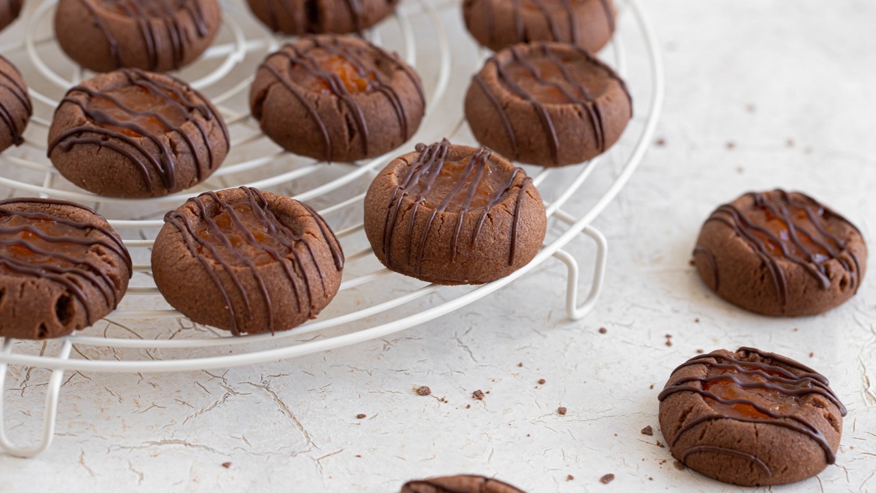 Preprosti sacher piškoti