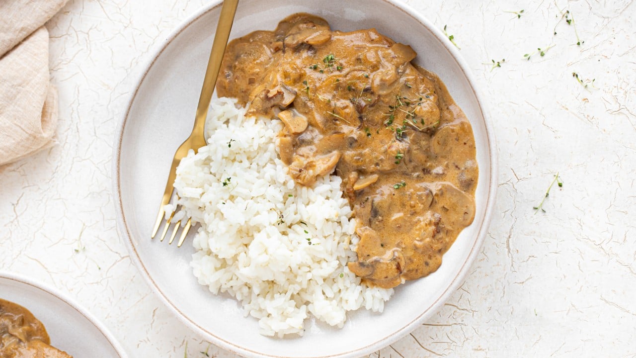 Svinjski medaljoni v gobovi omaki