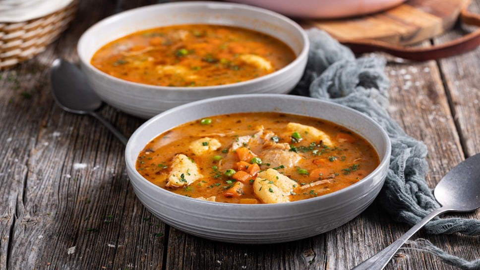 Piščančja obara z žličniki