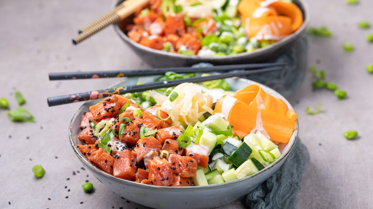 Poke skleda z lososom