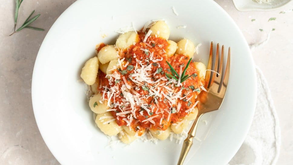 Njoki s kremno omako iz praženih paprik