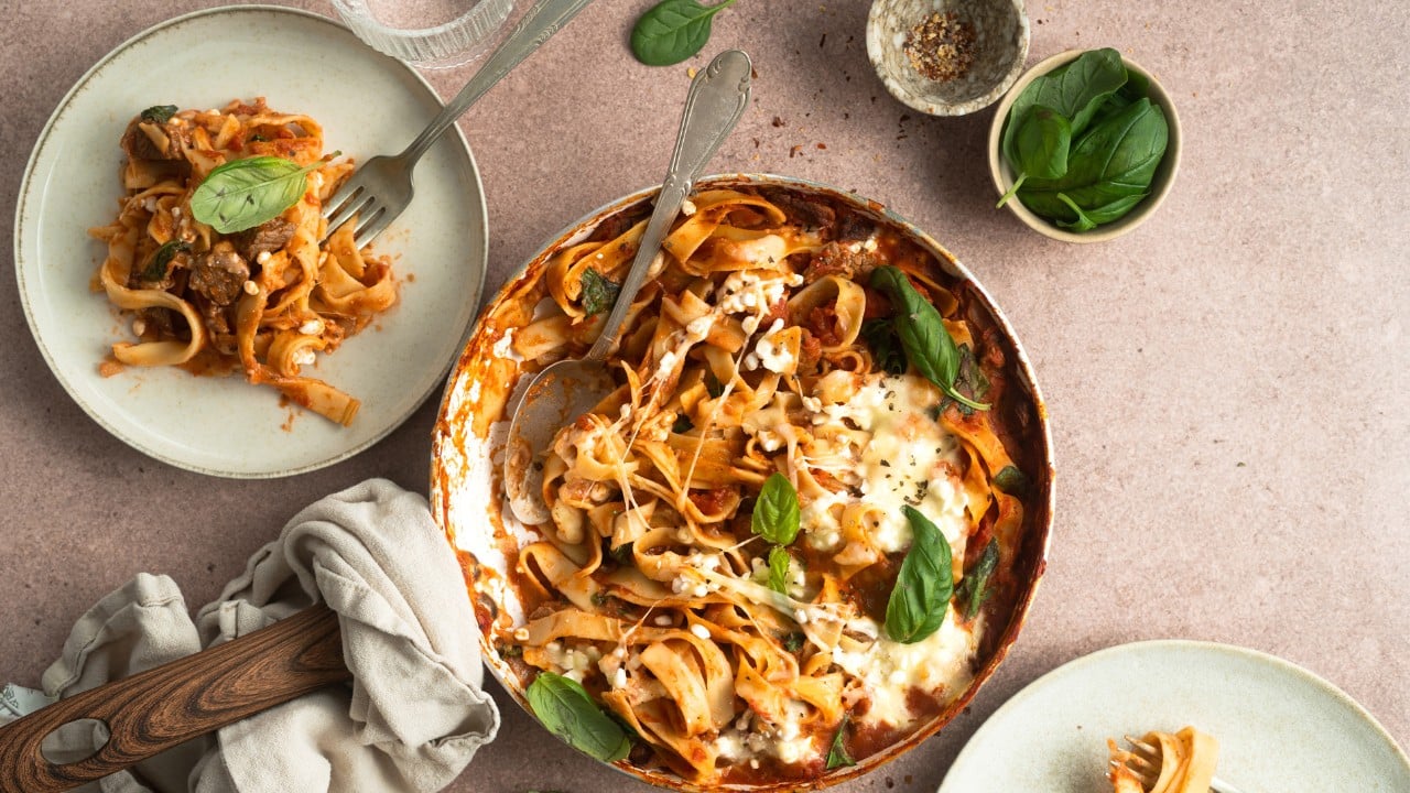 Testenine z govedino, mozzarello in špinačo v eni