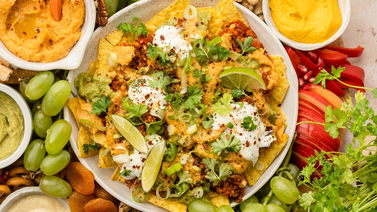 Veganski narezek z nachosi