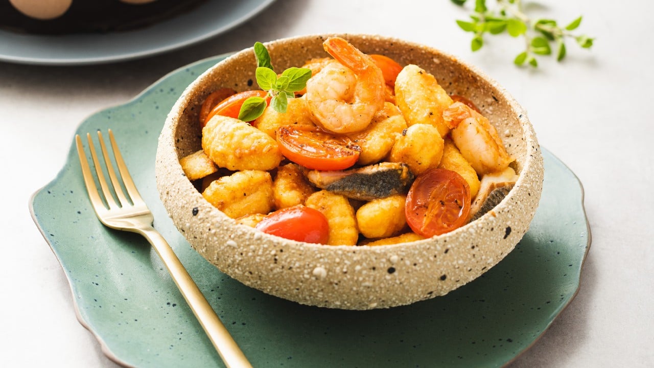 Njoki z omako z morskimi sadeži