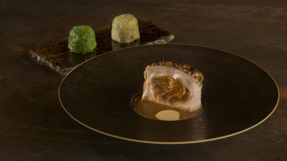 Špikan “laks” kare z lešniki in ohrovtom